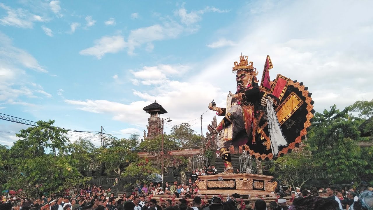 Ogoh Ogoh Desa Pekraman Kota Tabanan 2018 Tahun Caka 1940 HD - YouTube