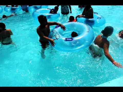 Wave pool @ White Water - YouTube