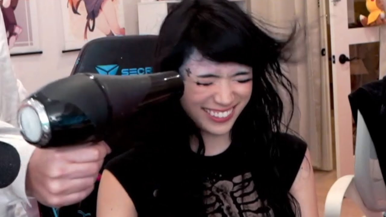 Mizkif Styles Emiru's Hair - YouTube