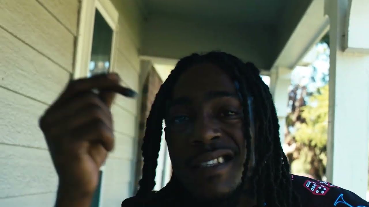 LA'SHAWN GEE { GIVE ME A MINUTE } OFFICIAL VIDEO - YouTube