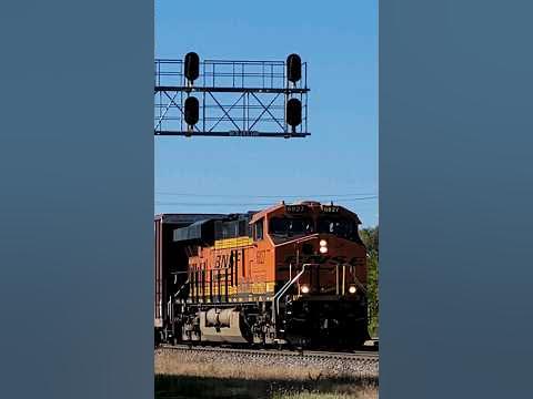 BNSF Train HONKS FOR ME In A NO HONK ZONE | 10/20/23 | #train #bnsf #railfan #freindlycrew - YouTube