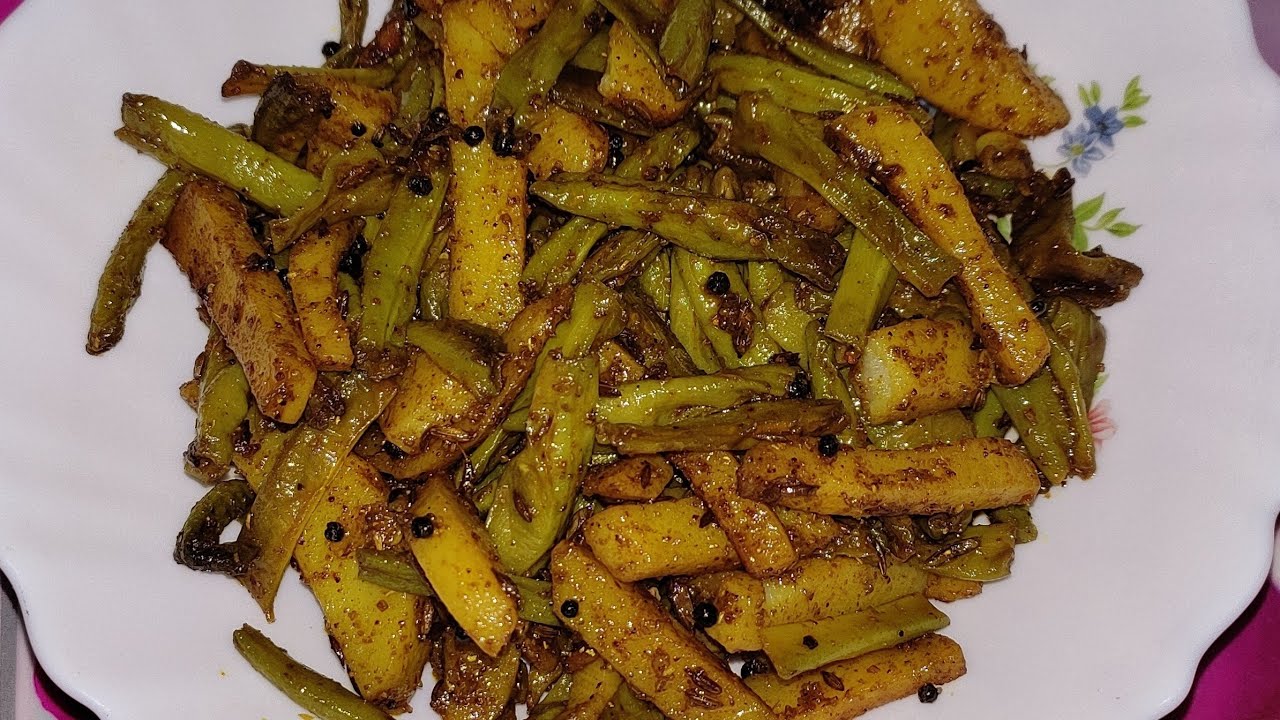 आलू बोरो की चटपटी सबजी aalu boro ki sukhi sabji recipe😋 banane k asan ...