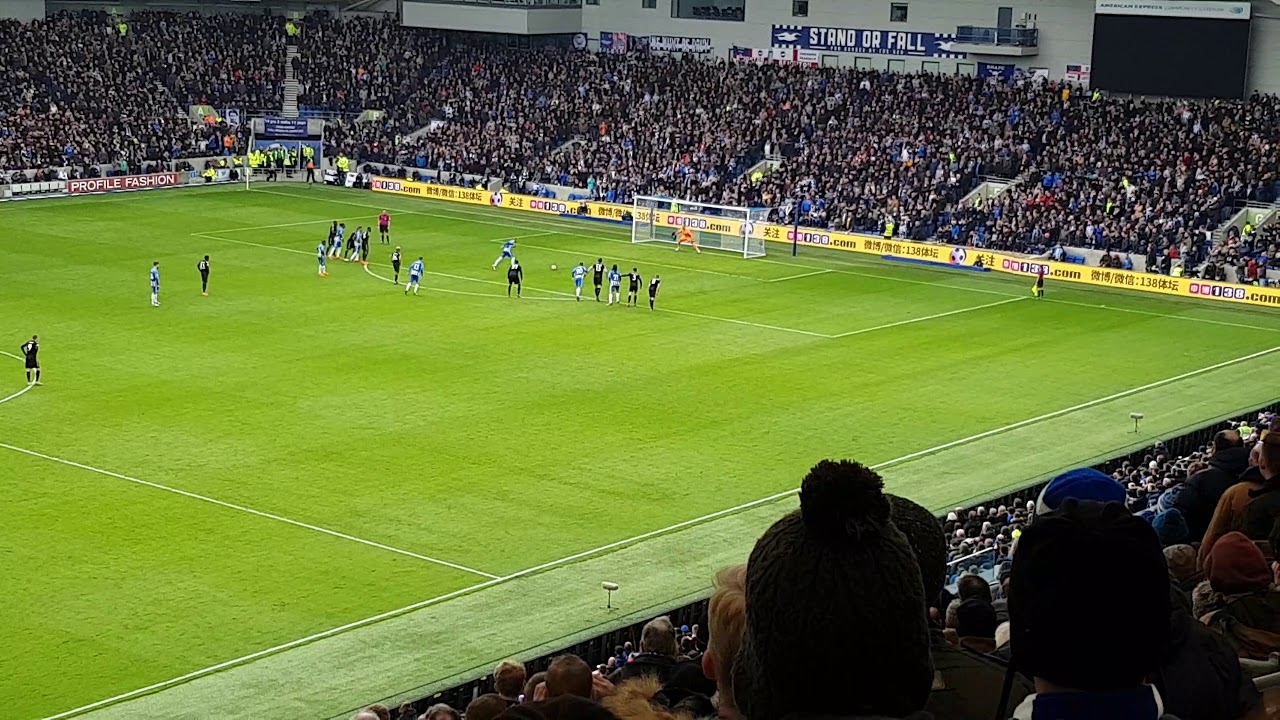Brighton penalty vs Leicester City (Schmeichel saves) - YouTube