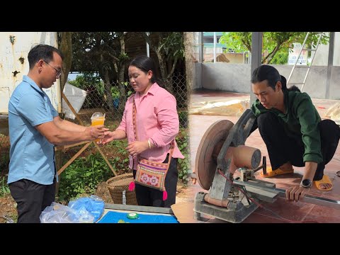 single mother feels uncomfortable when a man approaches and offers her a glass of water. - ly tu tuc