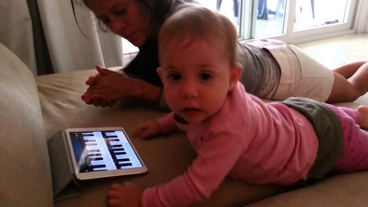 Greta bebe pianista - YouTube