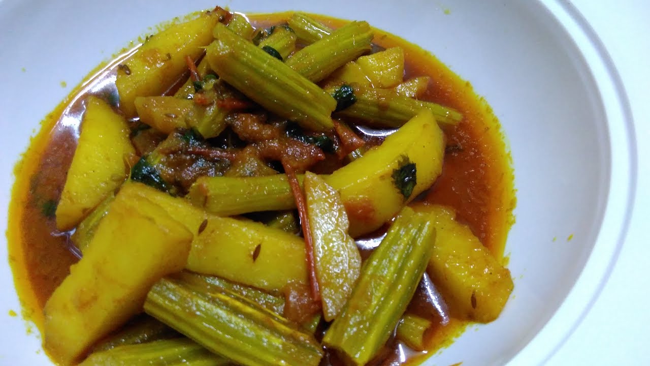 Drumstick Curry - Sojne Data With Aloo - Easy Recipe - YouTube