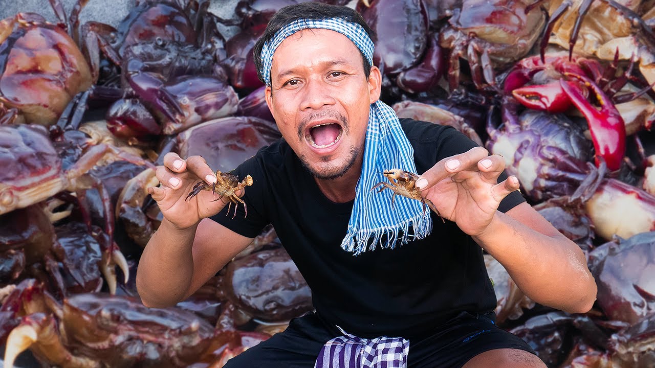 Catch and Eat Alive Crabs | Eating Raw Crab Fresh & Spicy - YouTube