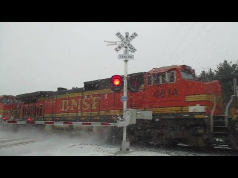 BNSF 4614 East Fast Z Train In The Snow (1-9-2017) - YouTube