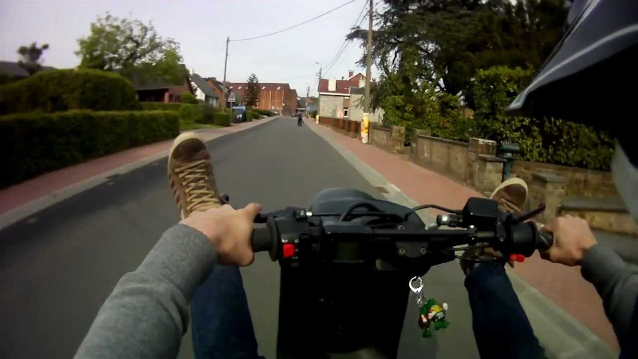 Stunt MBK Booster - YouTube