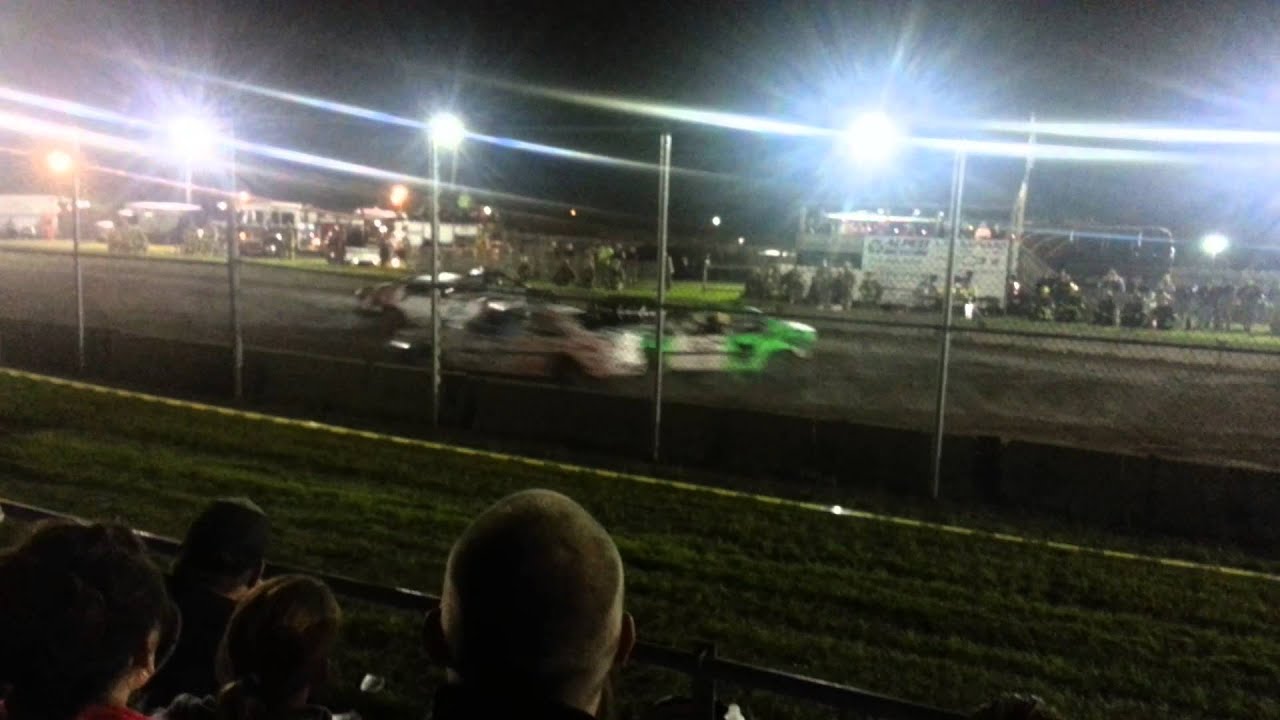 Figure 8 racing - YouTube