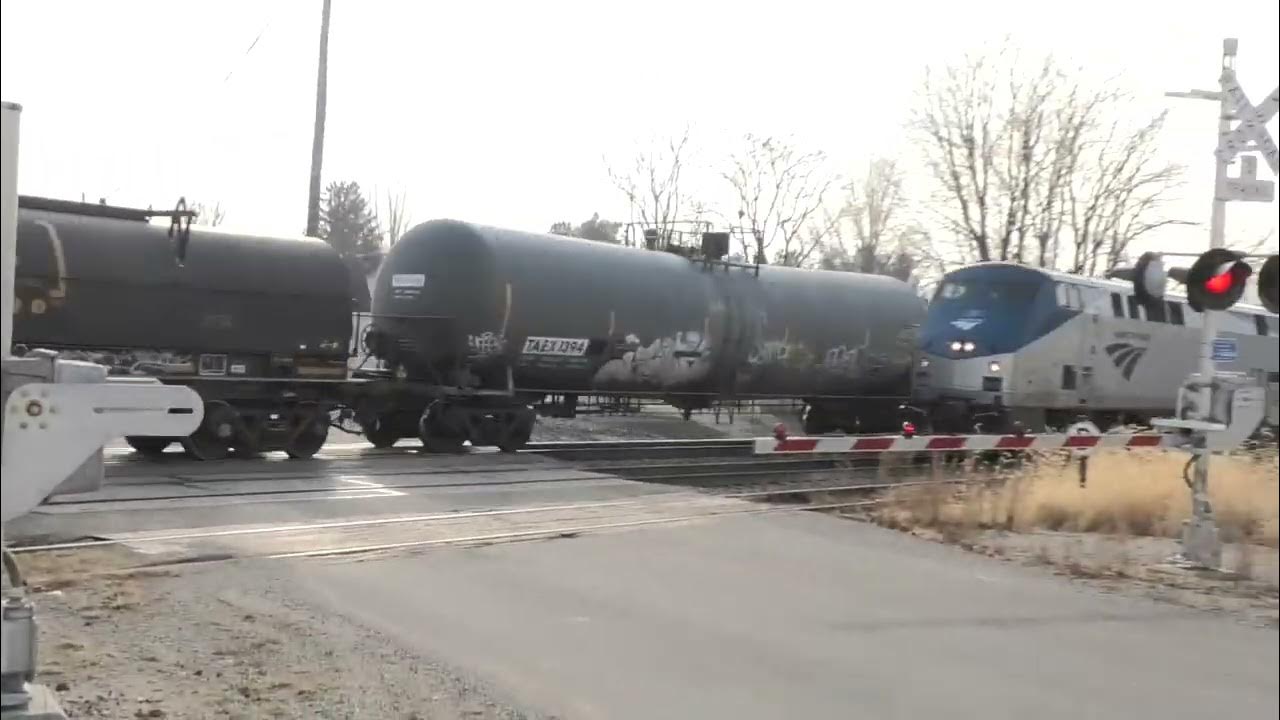 BNSF 3741 Races Amtrak 60 in Wyanet, IL 12/8/22 - YouTube