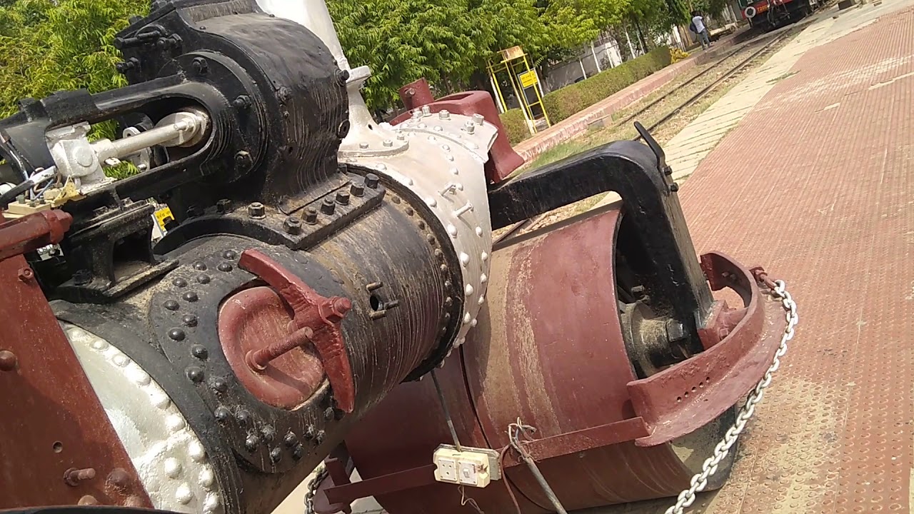 World first steam road roller - YouTube