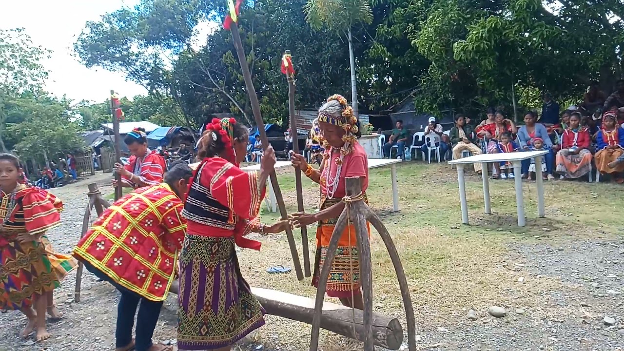 Bangkakaw Dance of Ata-Manobo tribe at Municipality of Talaingod - YouTube