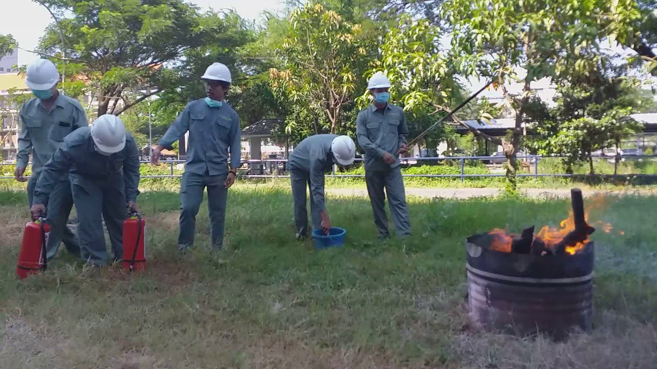 Pemadaman api dengan APAR - YouTube