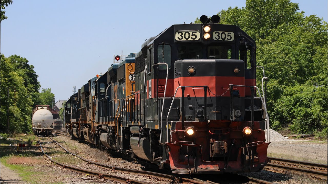 Guilford GP40 leads CSX M427! 5/28/23 - YouTube