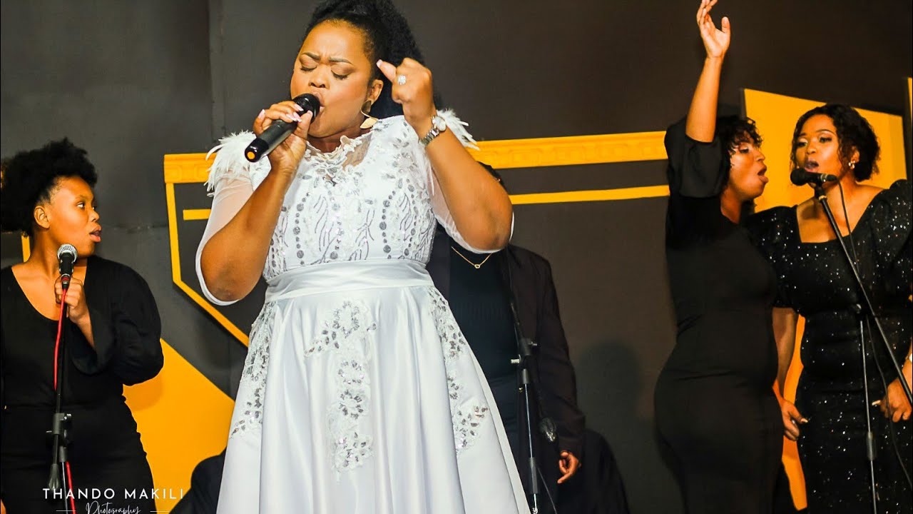 Ziyanda Tshangana🎹🎤@Siyadingana in Cape Town - YouTube