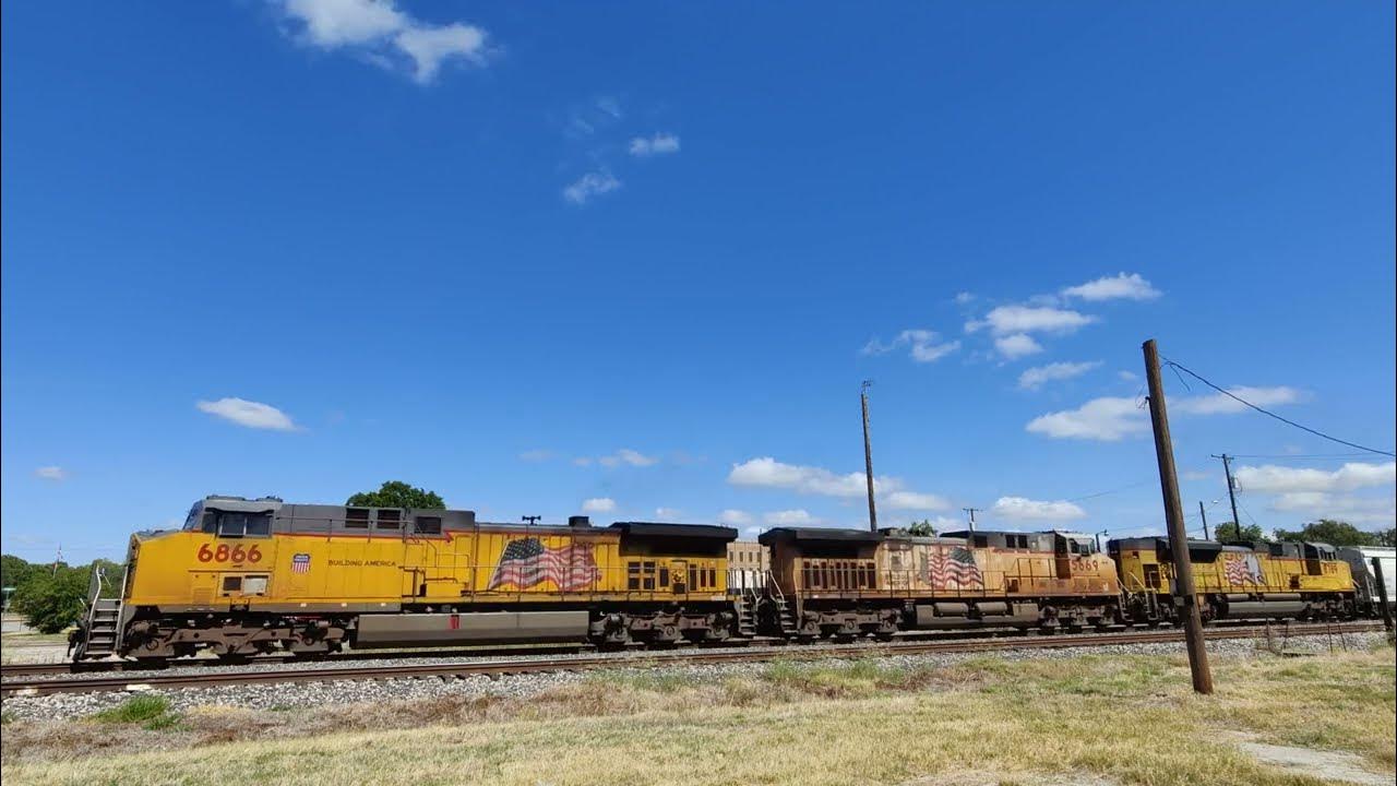 Southbound UP 6866/5669/8789, Mixed Freight Train, "Ennis Sub" Groesbeck, TX, 8-1-2022 - YouTube