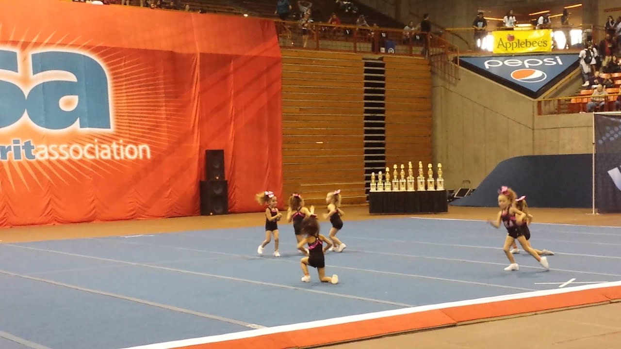 VEA Cheer Comp UOP - YouTube