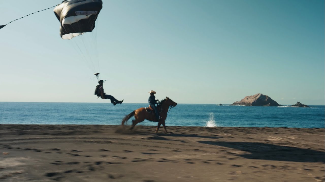 Aterrizando con paracaídas en un caballo galopando | RETO 1 BUCKETLIST ...