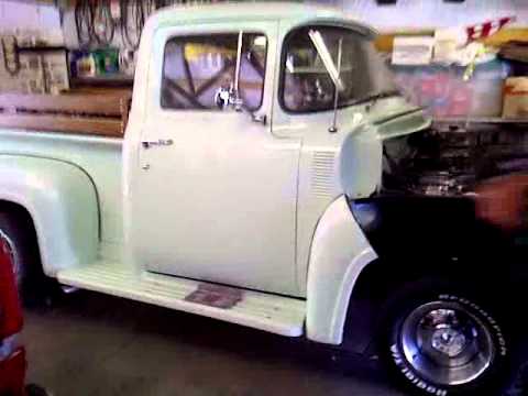 Carbuated 4.6 1956 F100 - YouTube