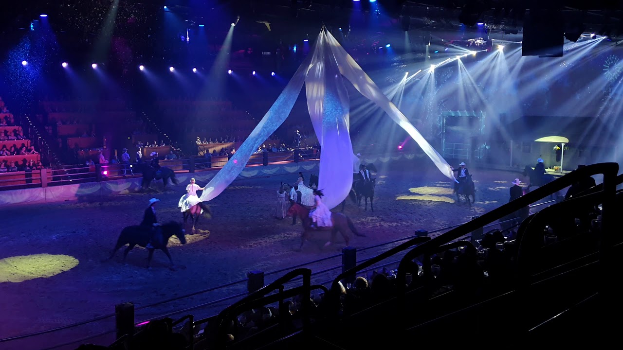 Outback spectacular romance part 2 - YouTube