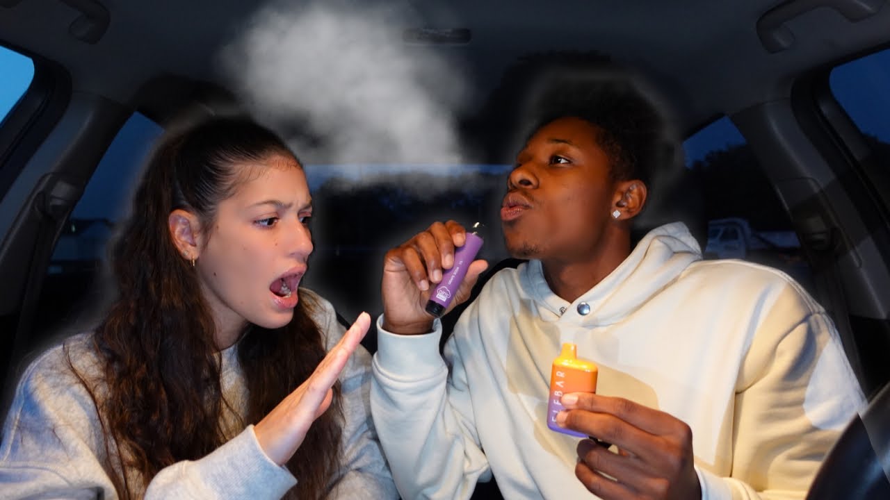 VAPE PRANK ON ANGRY GIRLFRIEND! *Gets Heated* - YouTube