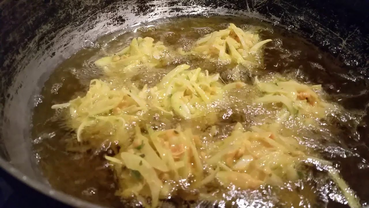 How to make Onion bhaji bhajees at home Indian Restaurant style - YouTube