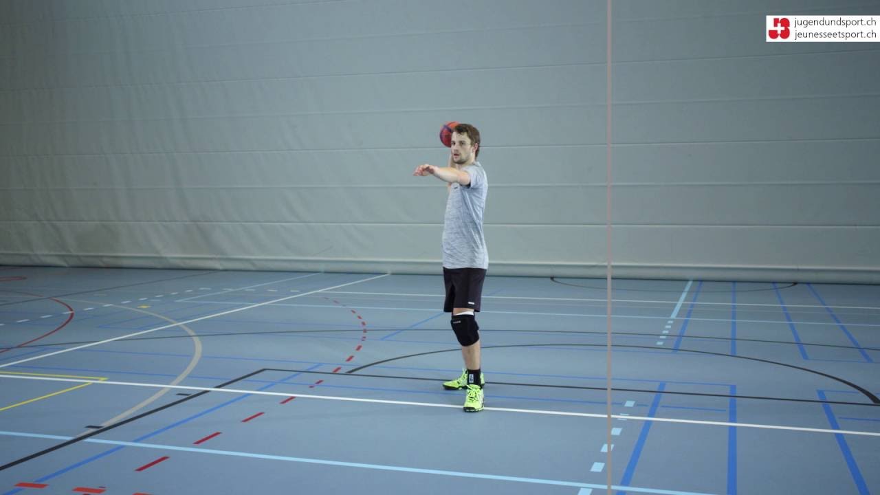 Tchoukball: Lancer le ballon (vue de face) - YouTube