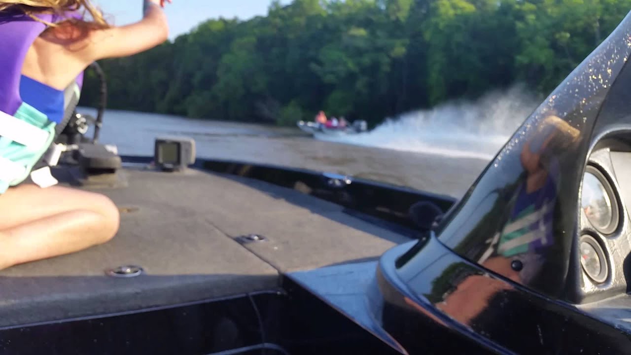 Bass boats racing - YouTube
