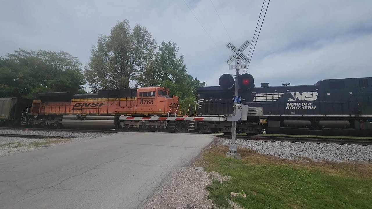 NS 4249 East - Big Clifty, KY (05/10/2025) - YouTube