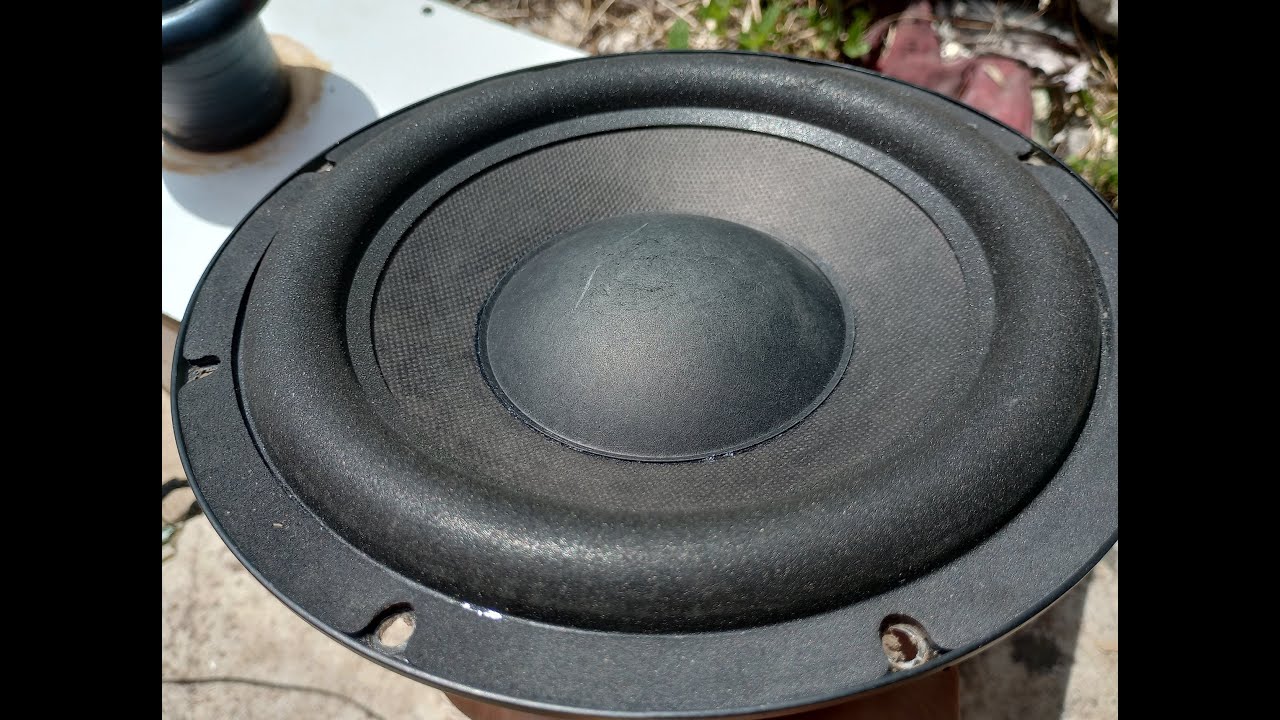 8 Inch Philips MCD728 Subwoofer Excursion - YouTube