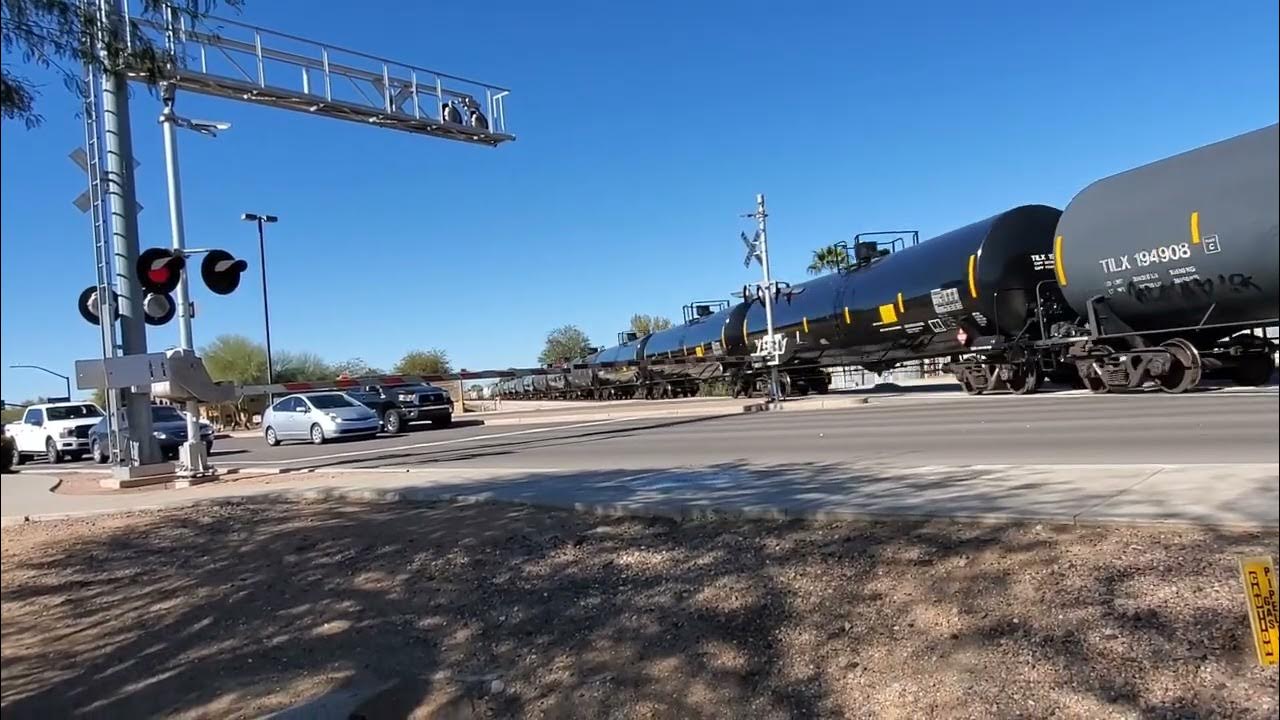 Union Pacific 7344 leads outbound past Warner Road with BNSF 3875 - YouTube