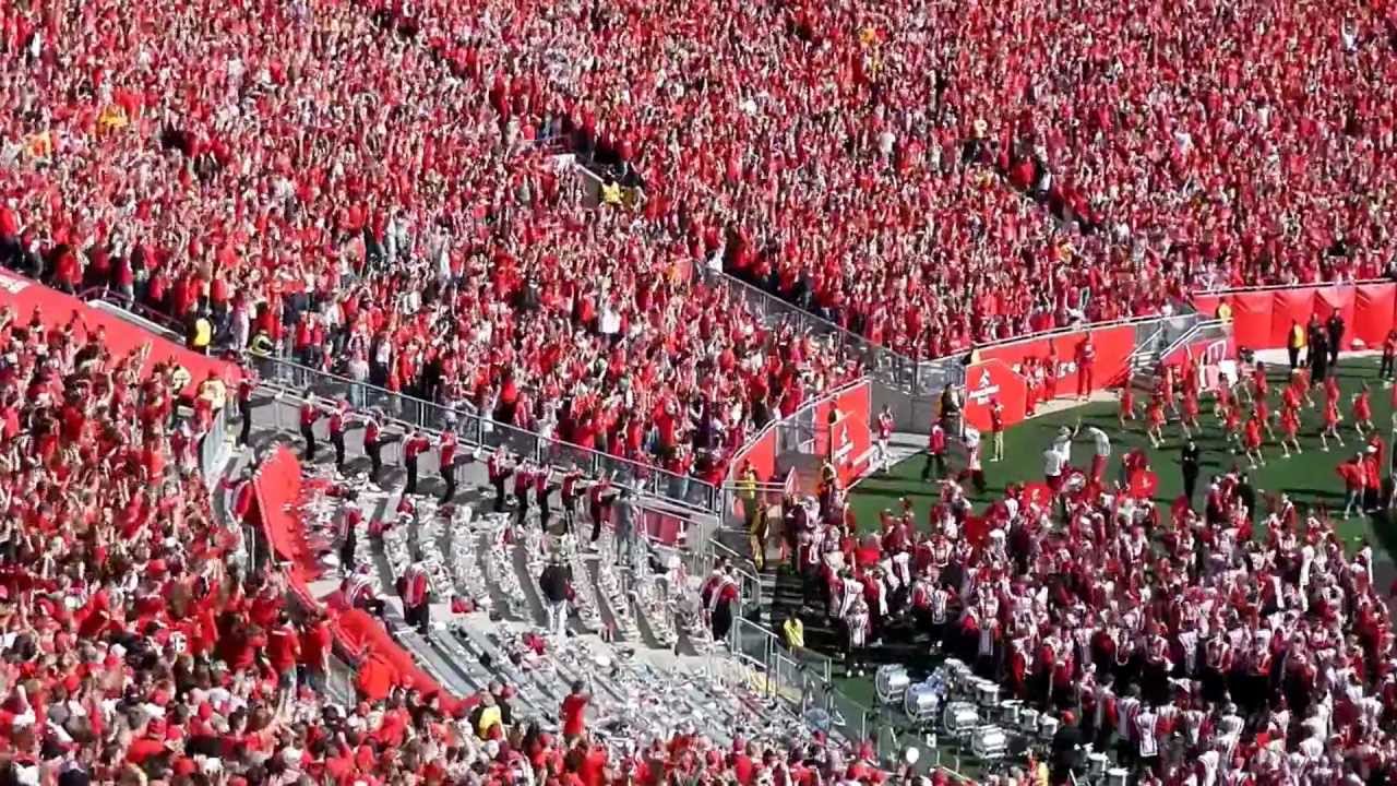 Wisconsin Badger Football Jump Around 10 12 - YouTube