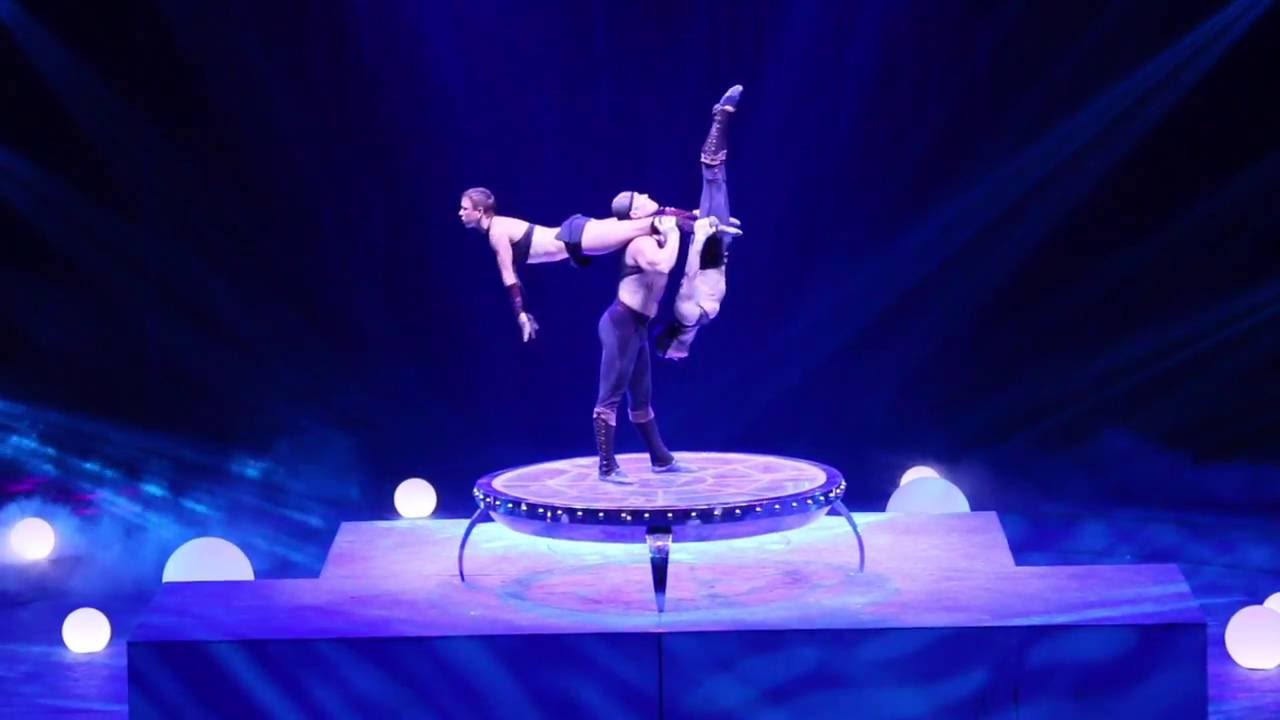 Acrobatic trio, statues act. - YouTube