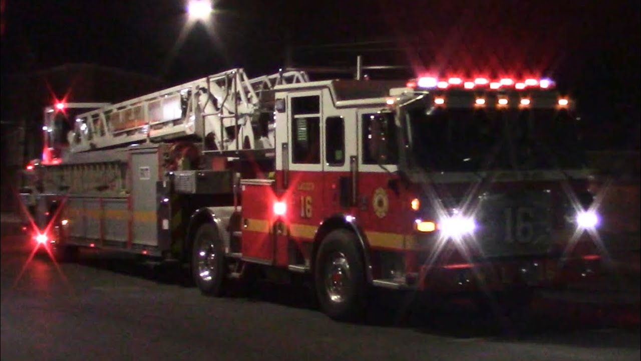 Philadelphia Fire Department Ladder 16 Responding - YouTube