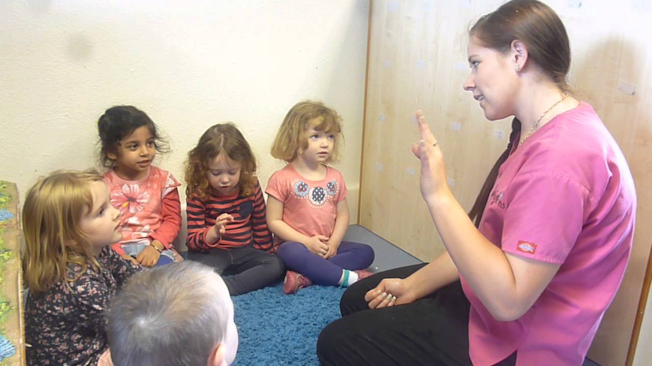 Five little men in a flying saucer - YouTube