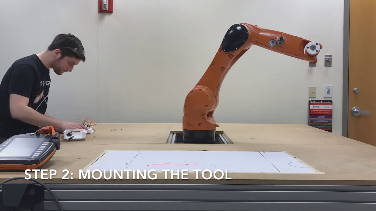 Kuka Robot Drawing its Performance With Light - YouTube