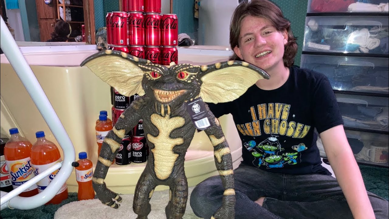 Trick or treat studios life size replica gremlin puppet unboxing! - YouTube