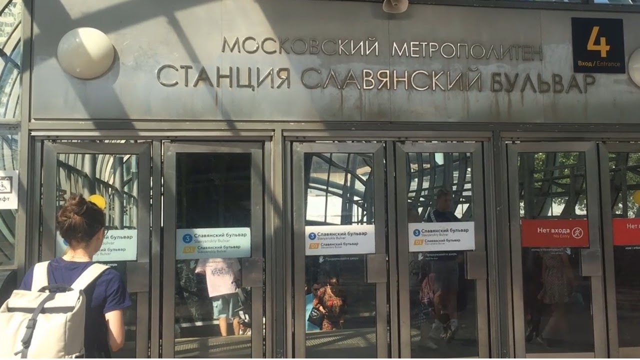 Wednesday, a walk along the Rublevsky highway and Kastanaevskaya street ...