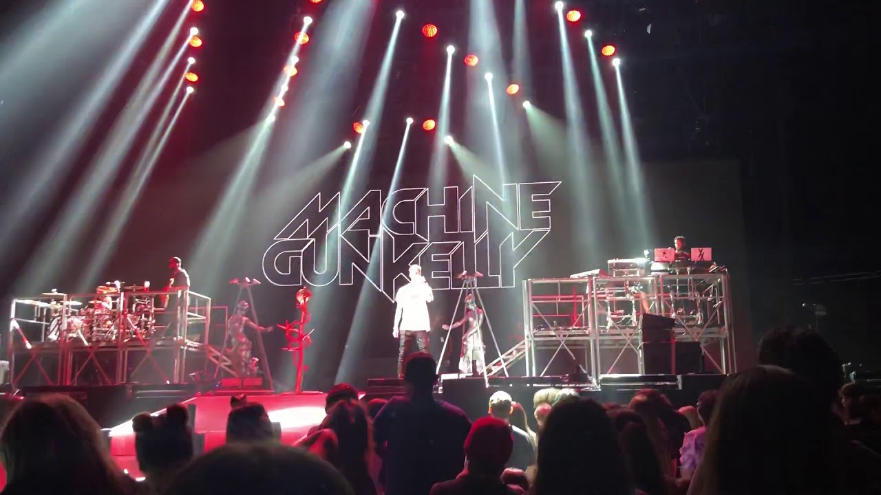 Machine Gun Kelly responds to Eminem’s Killshot live in Orlando, FL - 9 ...