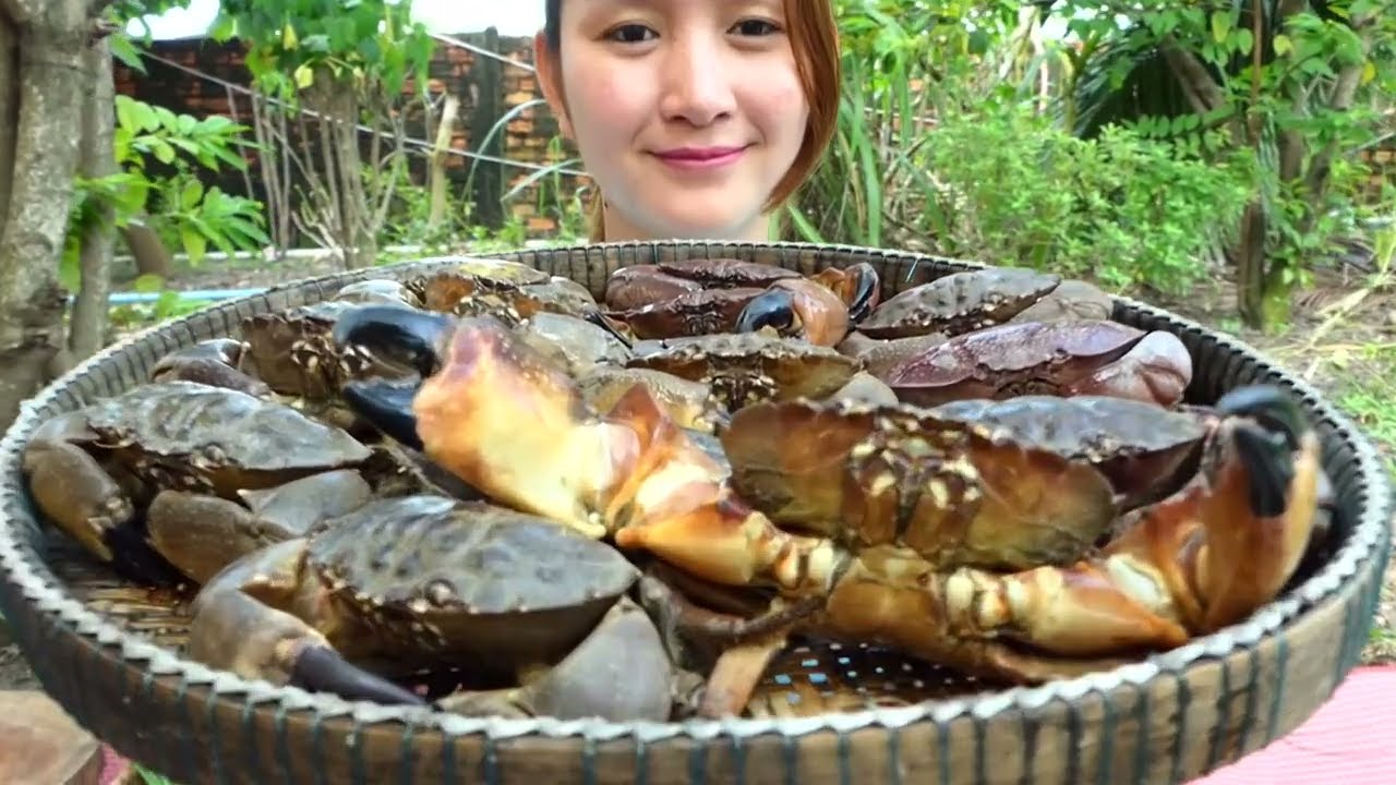 Cooking With Sros - Cooking Devon Crab With Coconut Juice Recipe - YouTube