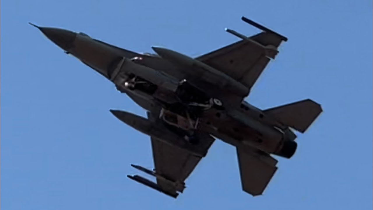 🌏 Exercise Pitch Black 22 - Fast Jets flying in for landing - Darwin NT ...