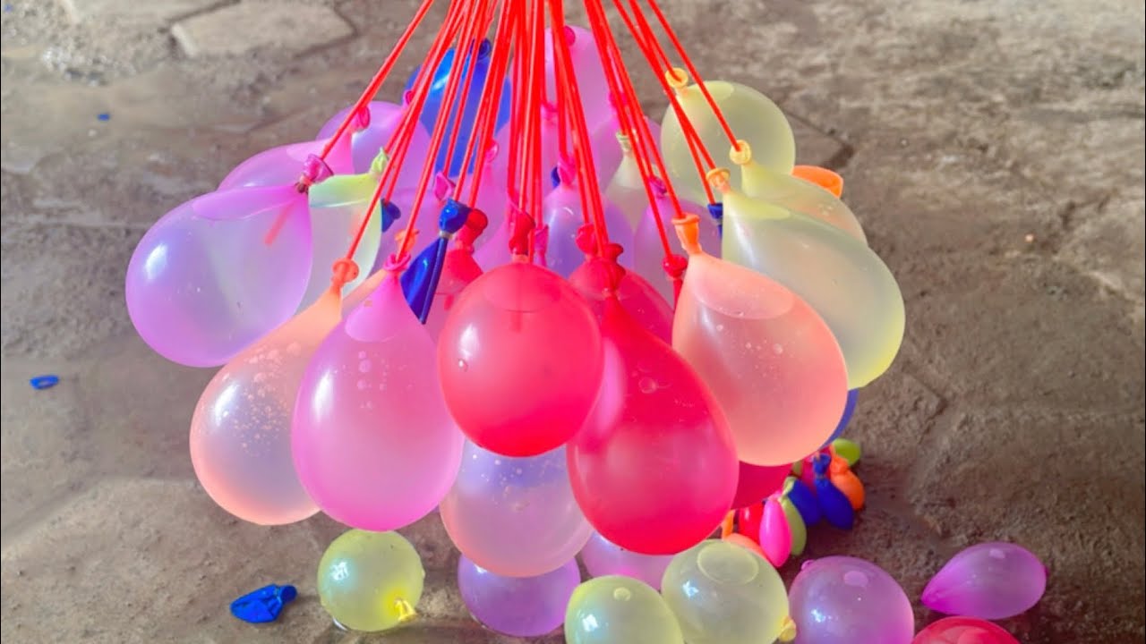 SERU !! ISI BALON AIR 🎈MELETUSKAN BALON AIR !! BALON WARNA WARNI ...