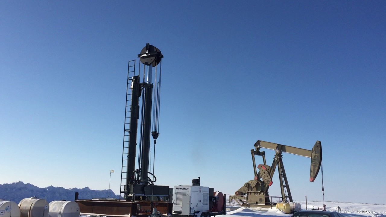 SSi Lift Model 400 Pumping Unit in winter - YouTube