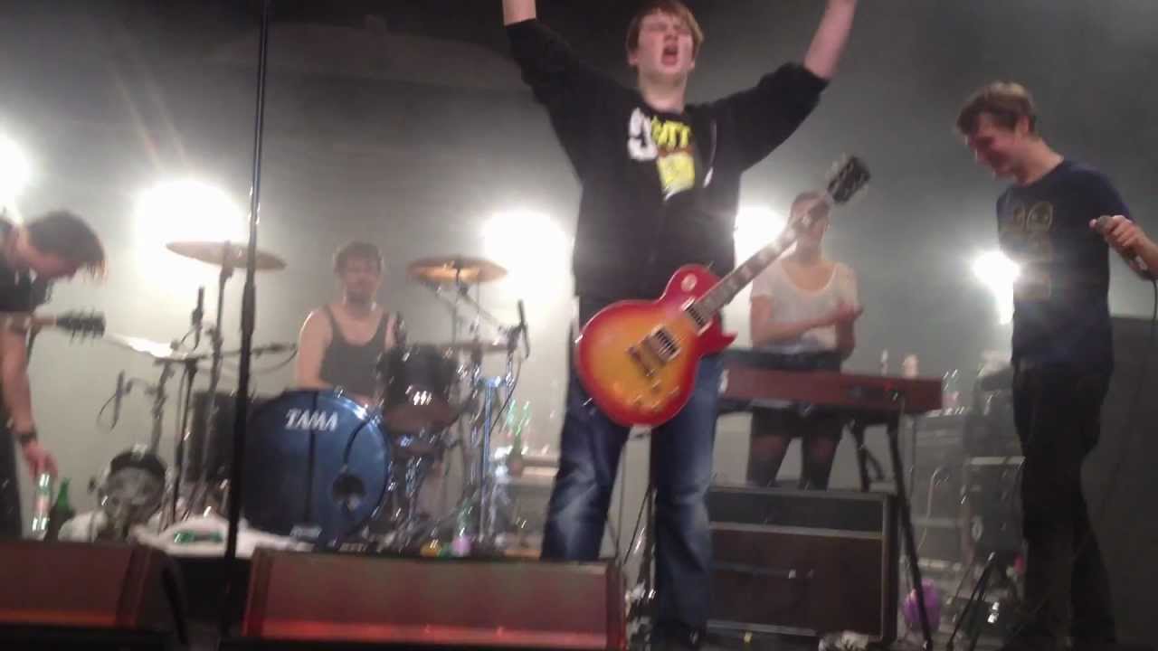 Madsen feat Gerhard Gerrard - Du Schreibst Geschichte (Wien 2012) - YouTube
