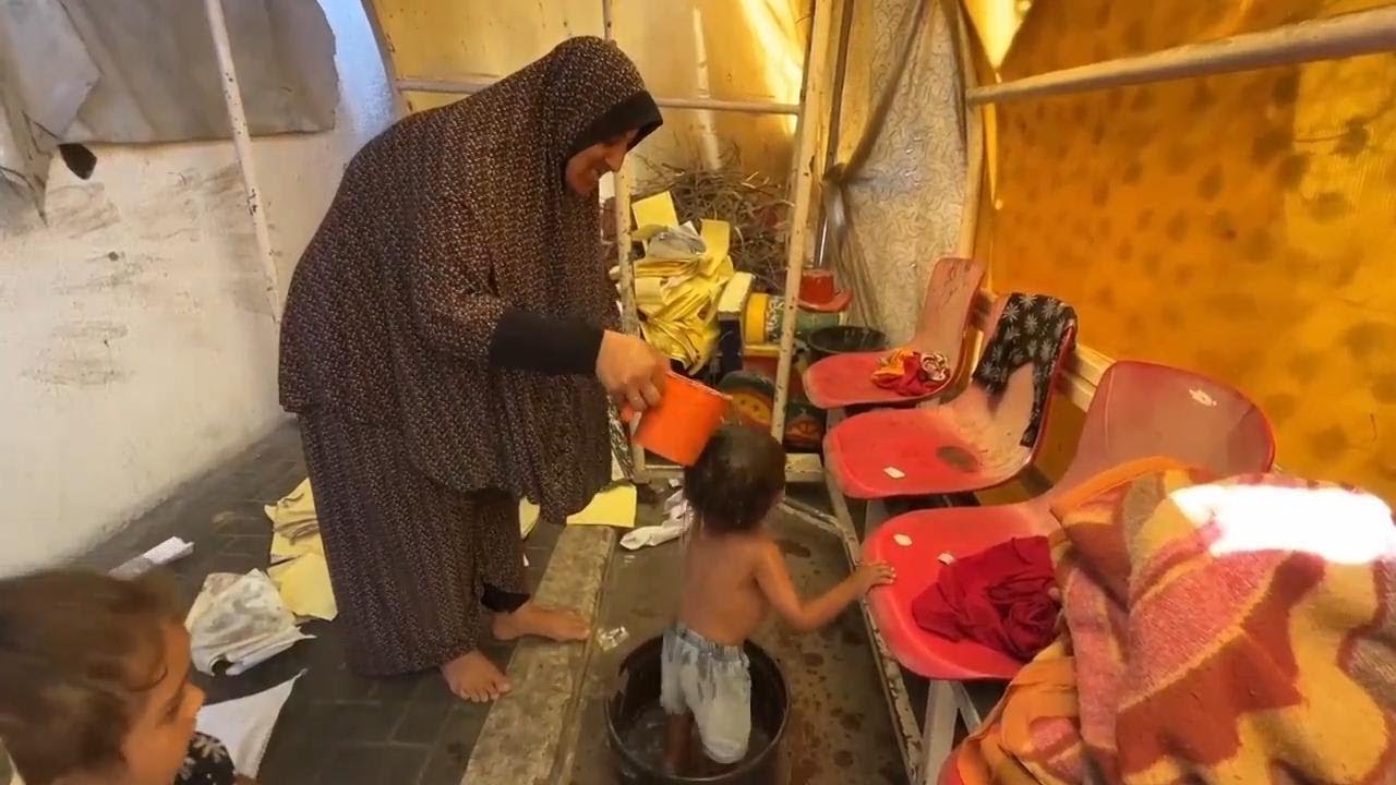 Displaced Palestinians in Gaza describe harsh living conditions - YouTube