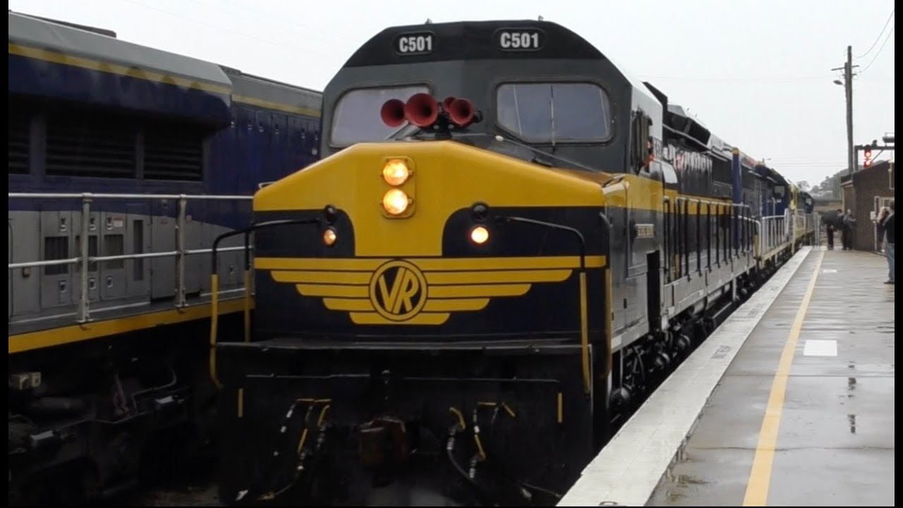 Australian Trains: Clyde-EMD C class Locos at Goulburn - YouTube
