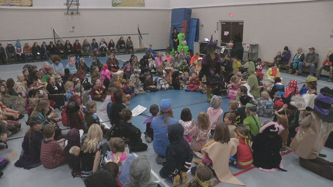Valemount Elementary School 2019 Halloween Costume Parade - YouTube