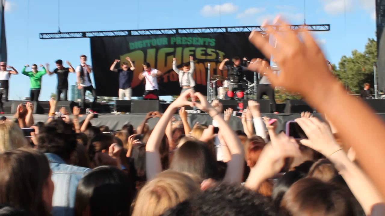 IM5 Toronto!! TOUCH DOWN DANCE!! - YouTube