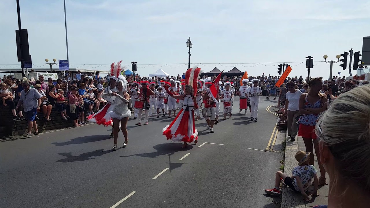 Worthing carnival - YouTube